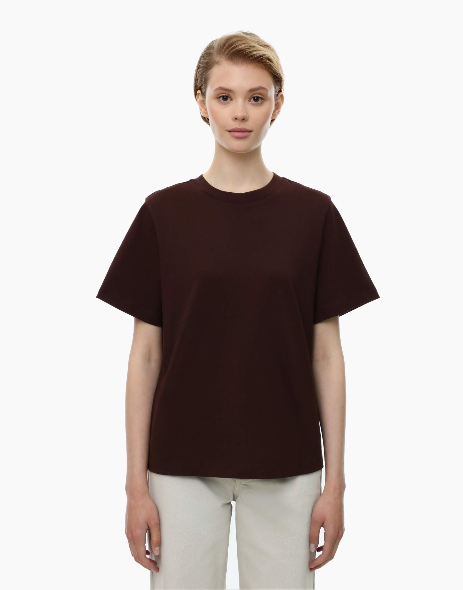 Базовая коричневая футболка Loose straight из тонкого джерси GKT020389 ...