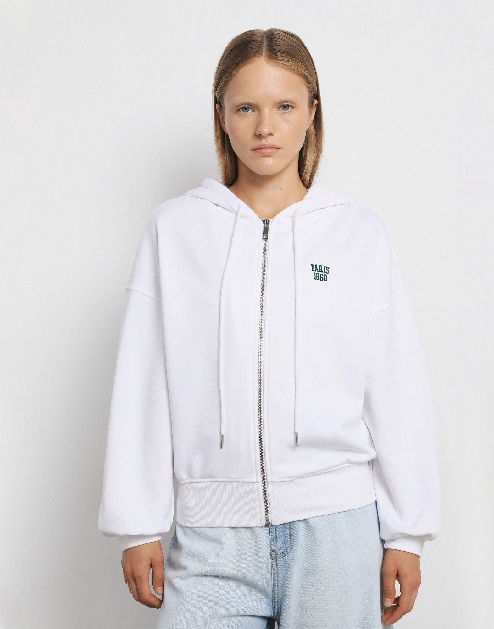 Белая укороченная толстовка oversize с вышивкой GAC022592-2 купить по ...