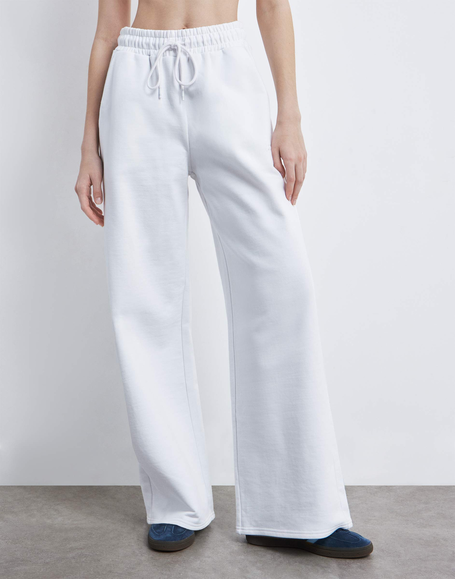 Белые спортивные брюки Wide leg с вышивкой GAC022346-3 купить по цене ...