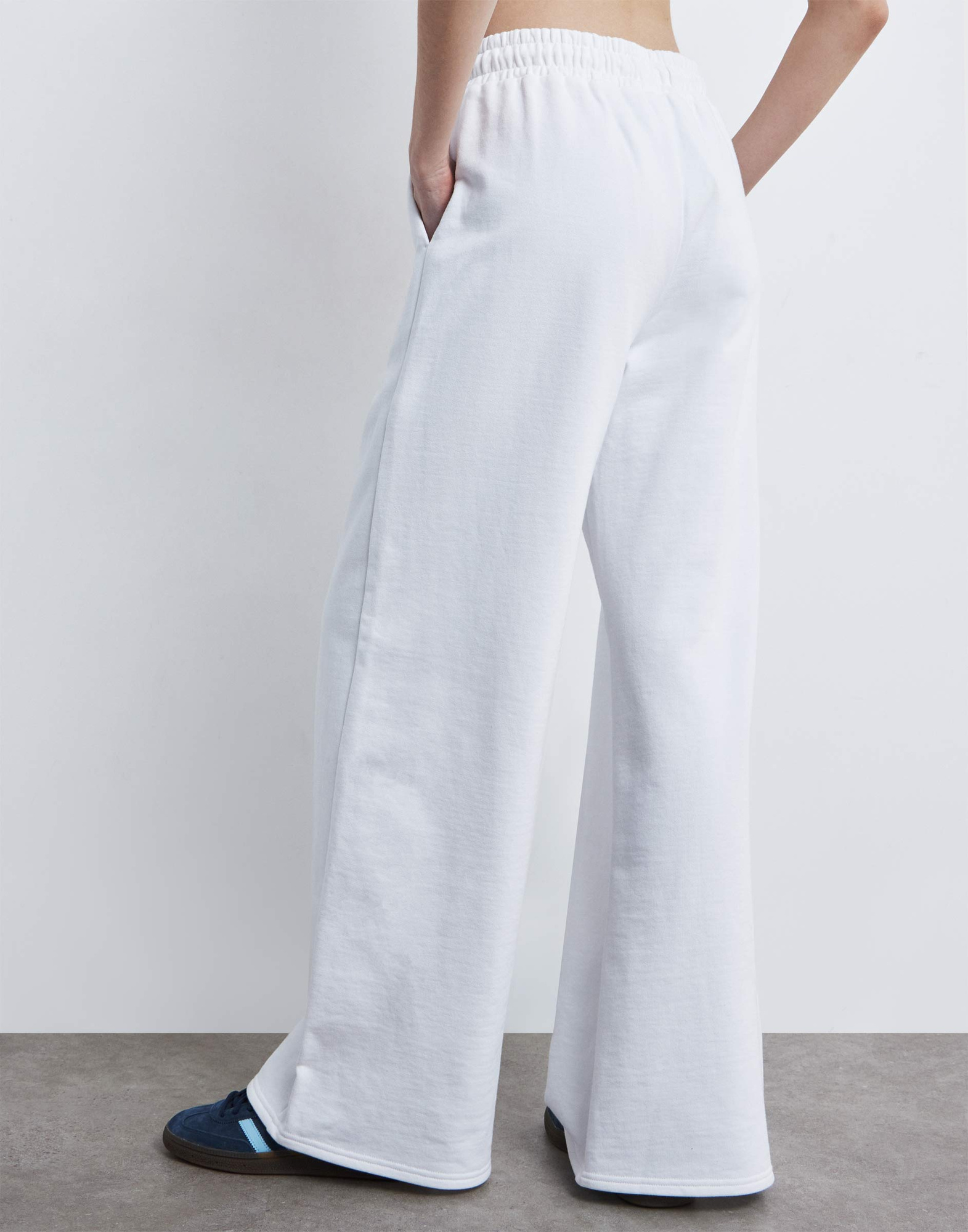 Белые спортивные брюки Wide leg с вышивкой GAC022346-3 купить по цене ...