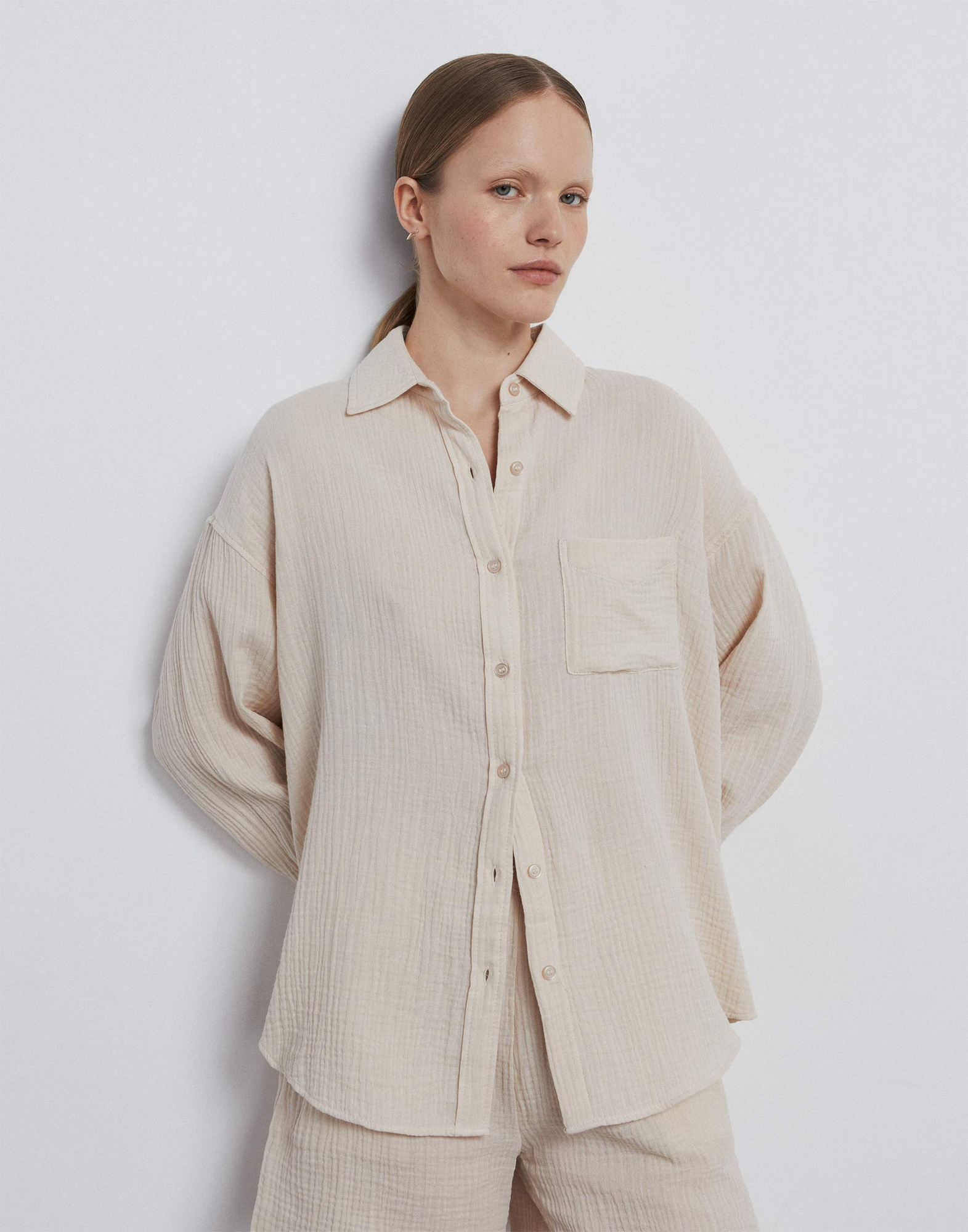 Бежевая рубашка oversize из муслина GWT003844-1 купить по цене от 899 ...