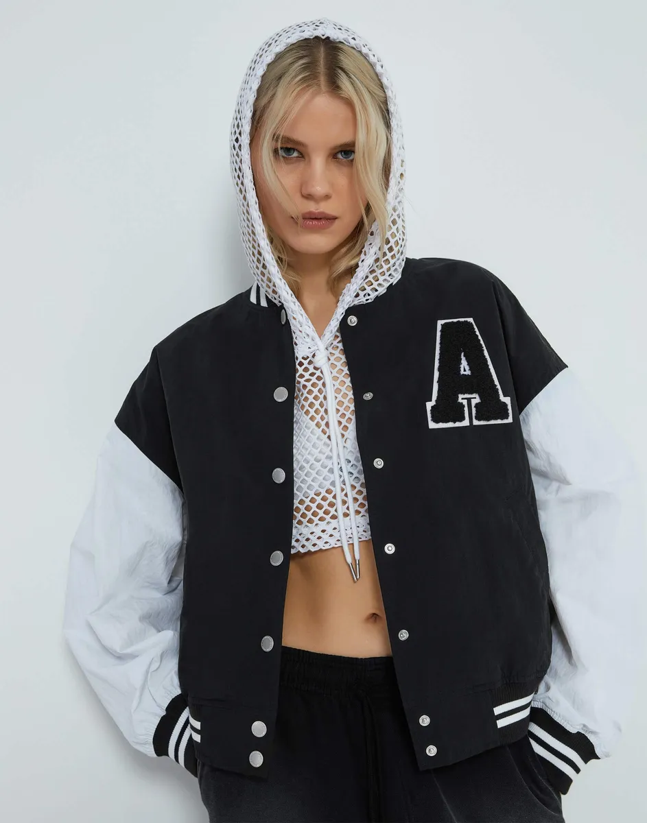 Чёрный бомбер oversize колор-блок GOW003755-1 купить по цене от 799 ...