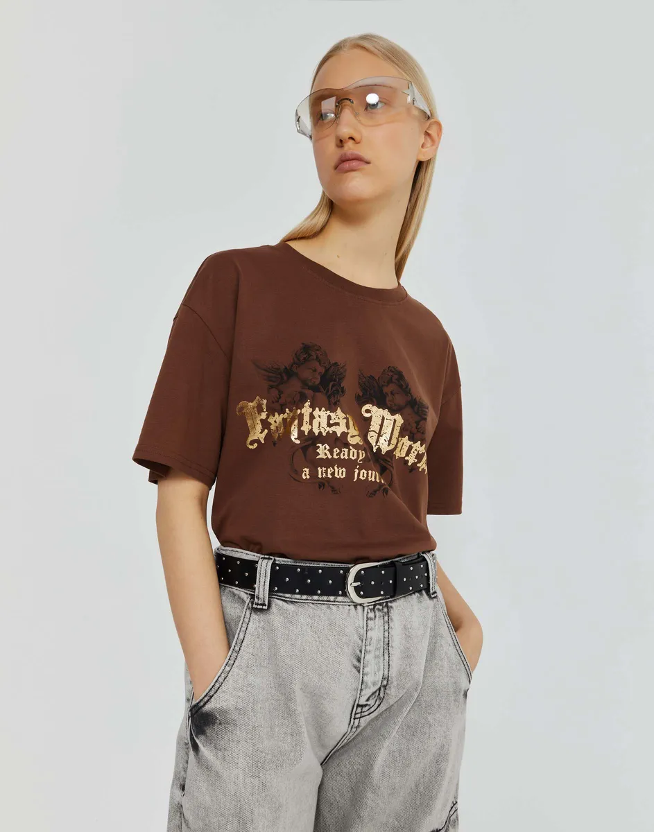 Коричневая футболка oversize с металлизированным эффектом GKT023962-1 ...