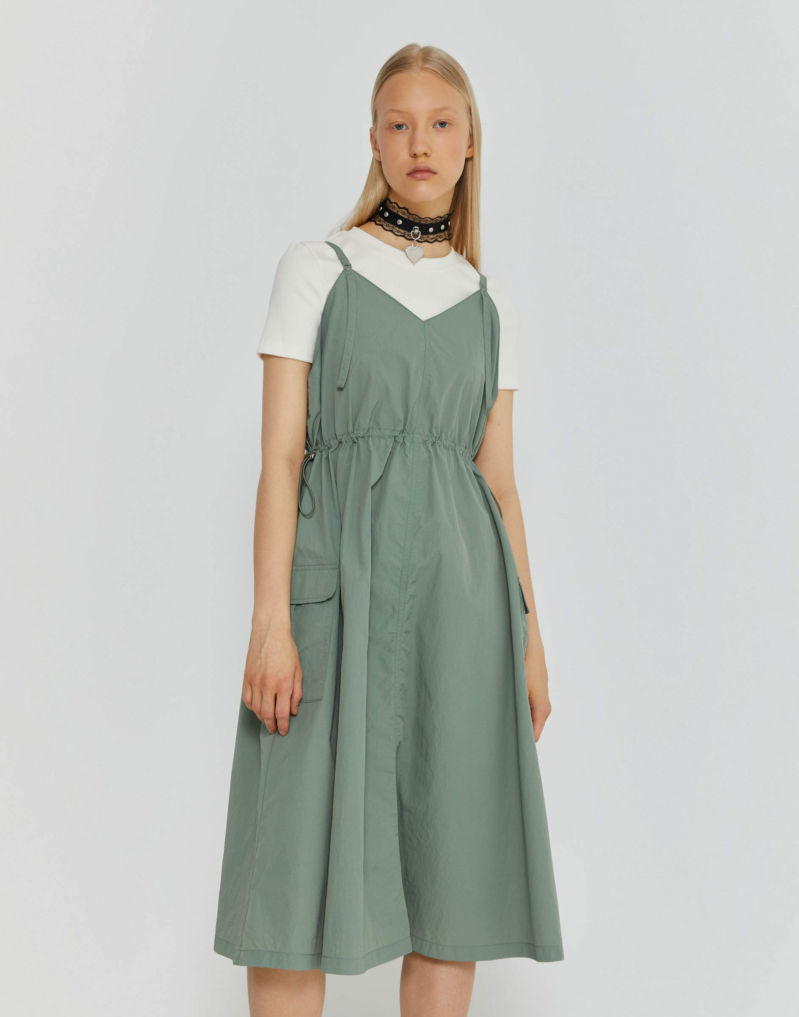 Оливковое платье-сарафан с вышивкой и карманами карго GDR028912-2 ...