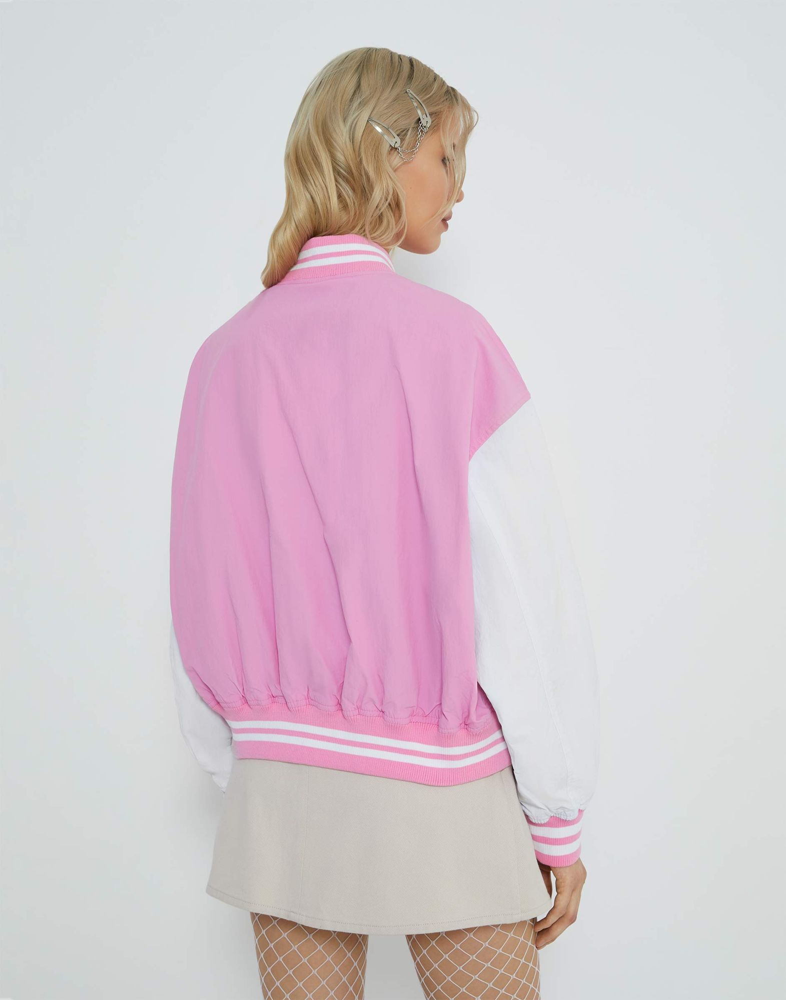 Розовый бомбер oversize колор-блок GOW003755-2 купить по цене от 549 ...