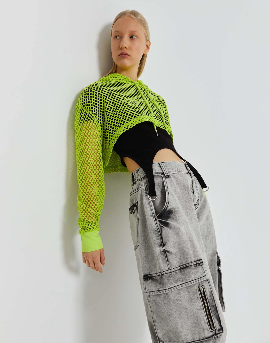 Салатный укороченный лонгслив oversize из сетки с капюшоном GKT022218-3 ...