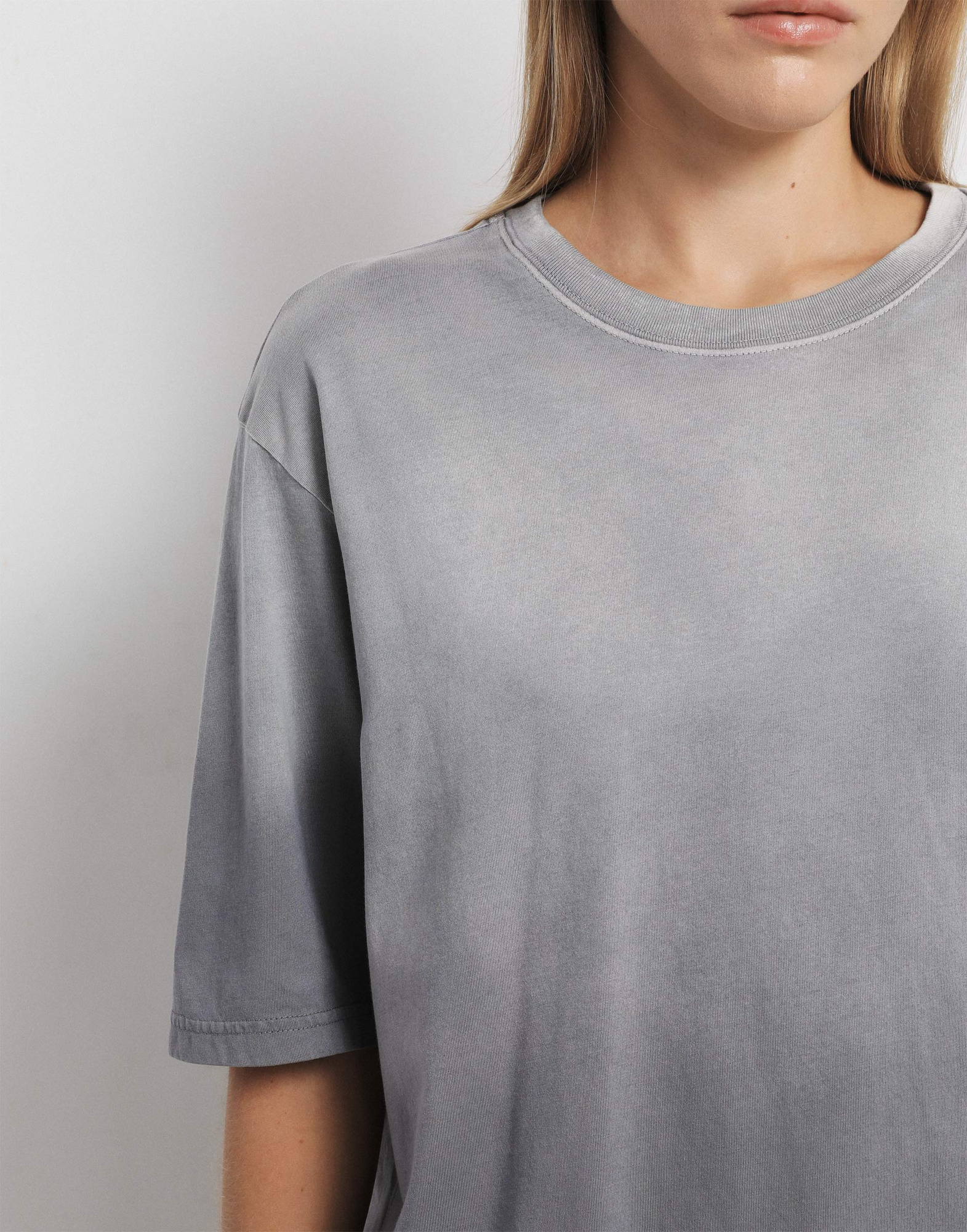 Серая футболка oversize GKT025292-1 купить по цене от 699 рублей с ...