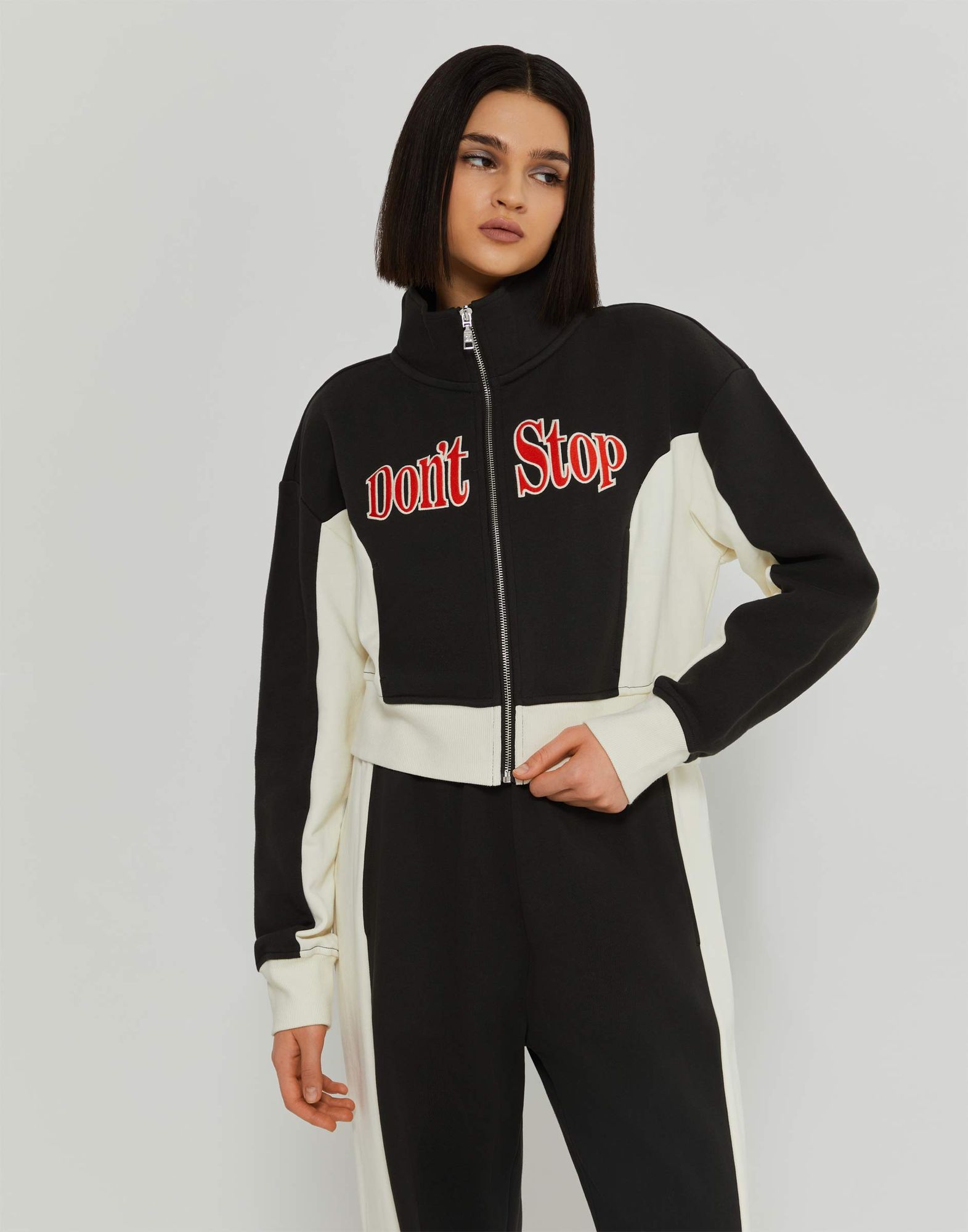 Серая укороченная толстовка oversize колор-блок с вышивкой GAC022290-1 ...
