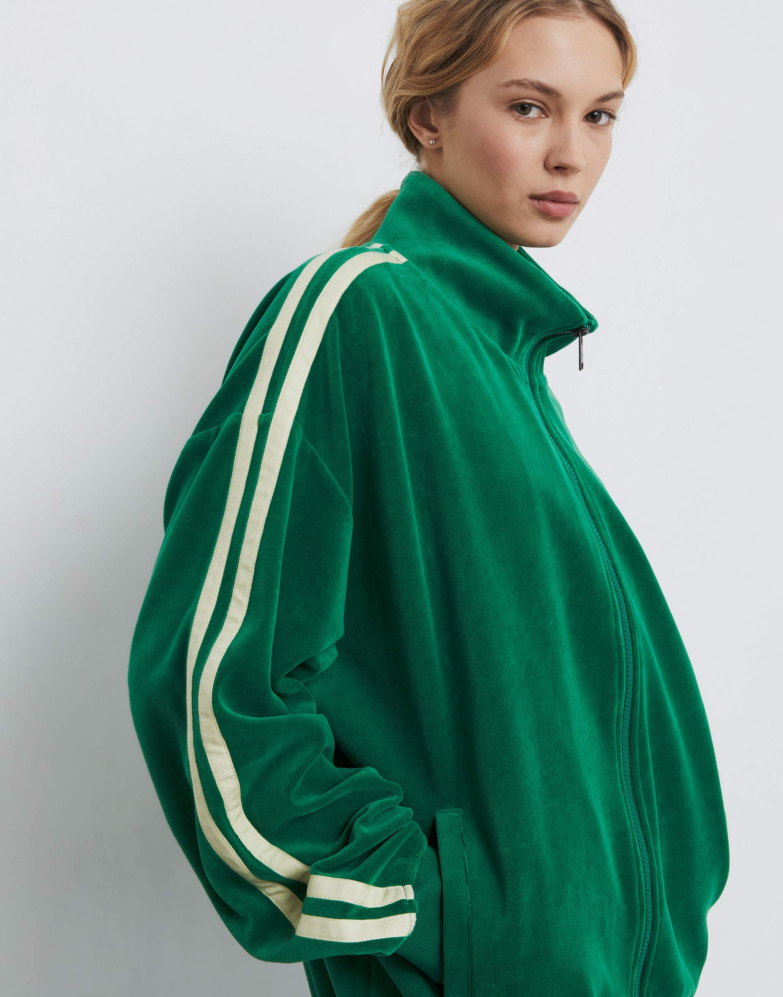 Зелёная толстовка oversize из велюра GAC022221-1 купить по цене от 699 ...